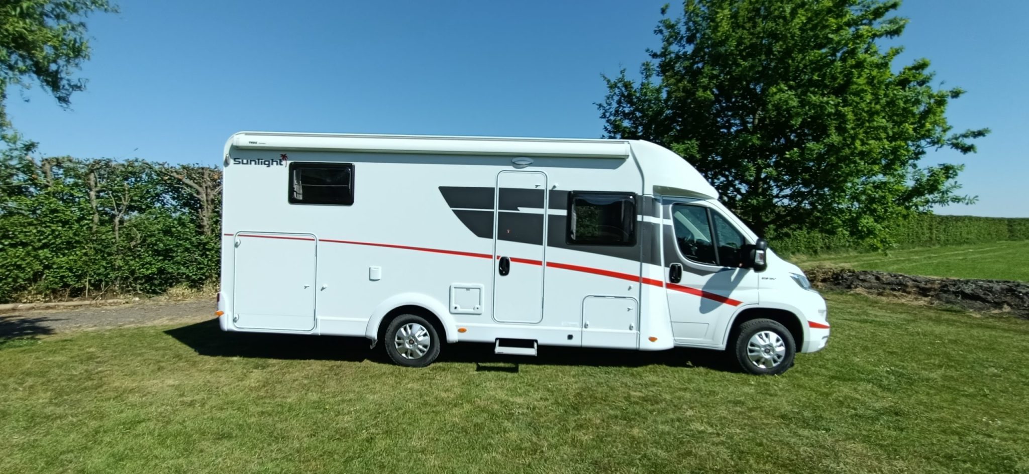 Sunlight T65 - Camper huren - zorgeloos en goed verzekerd ...