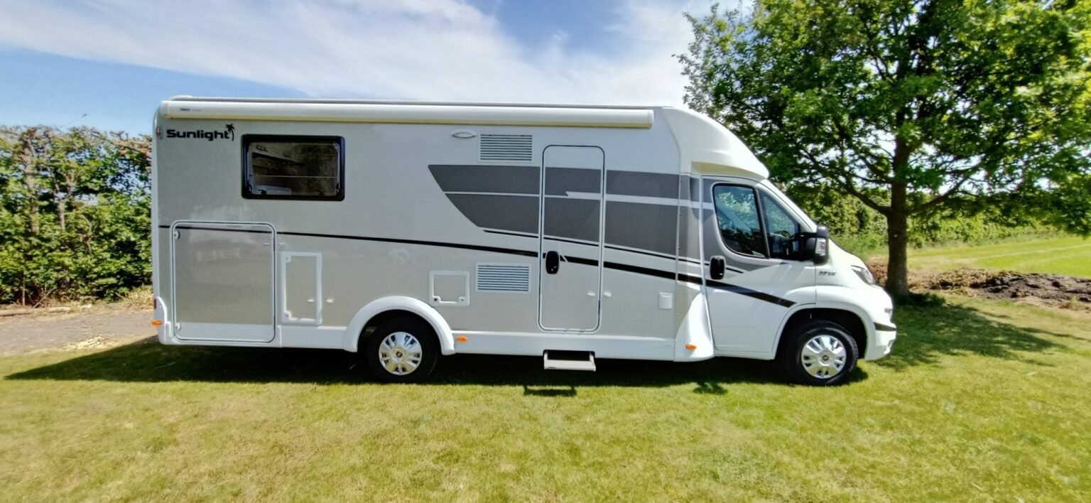 Sunlight T68 - Camper huren - zorgeloos en goed verzekerd ...